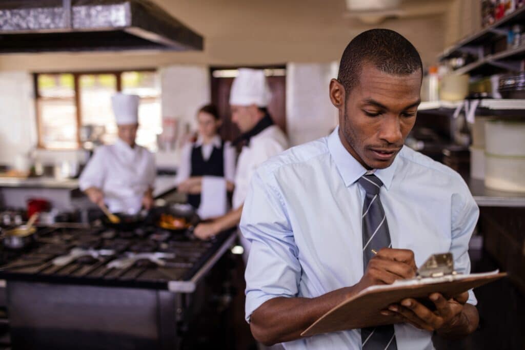 Can Restaurant Owners & Managers Keep Tips? | Kickfin